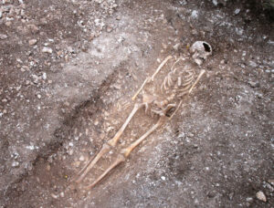 Skeleton of man who had his throat slit by Anglo Saxon executioners ...