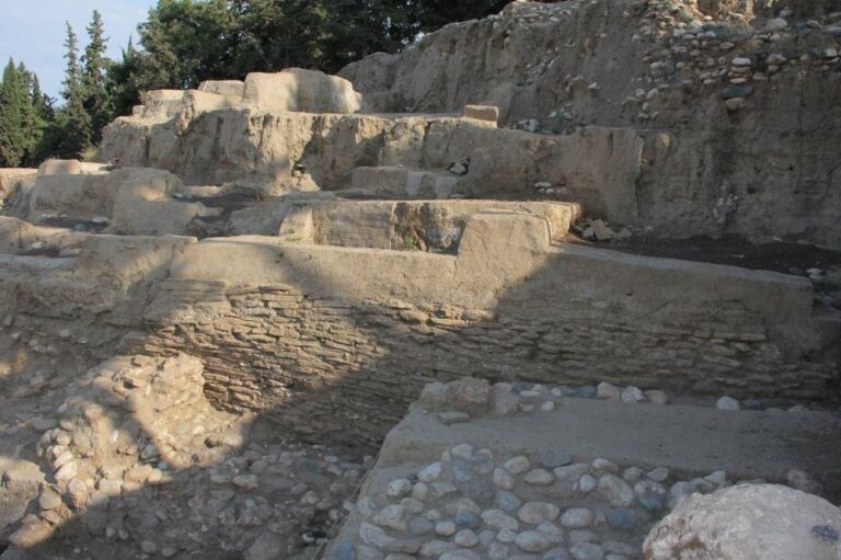 7,000-year-old Fortress Found Under the Yumuktepe Mound, Turkey ...