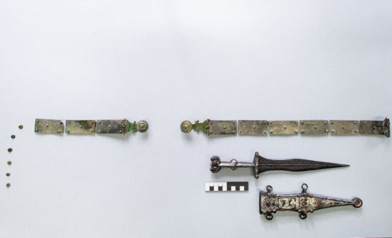 Silver Roman dagger is restored to its former glory | ARCHAEOLOGY WORLD
