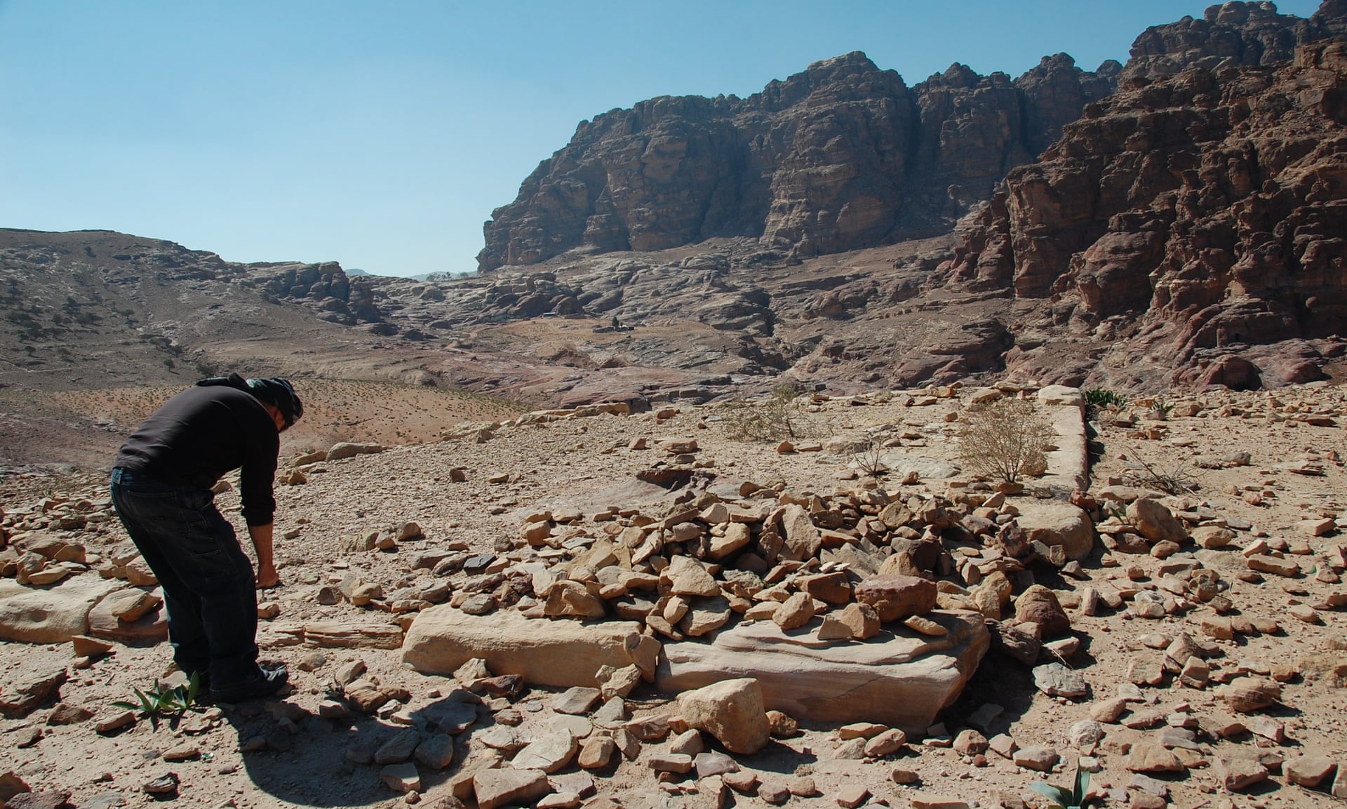 Massive Structure Found Buried in Sands of Petra | ARCHAEOLOGY WORLD