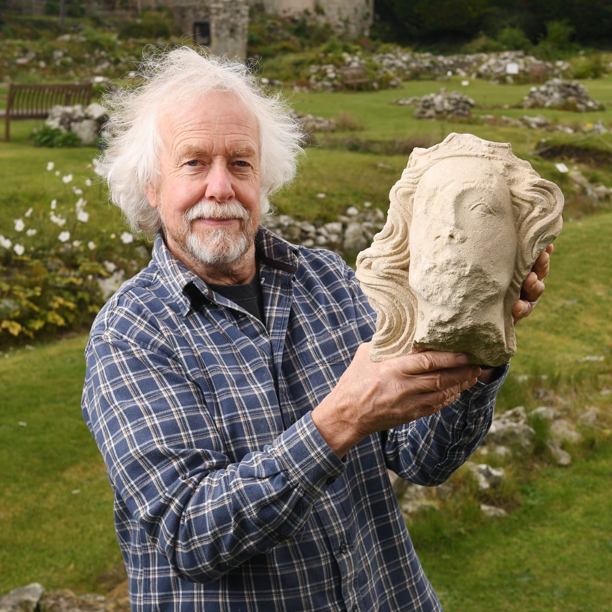 Potential Royal Statue Fragment Unearthed in England | ARCHAEOLOGY WORLD