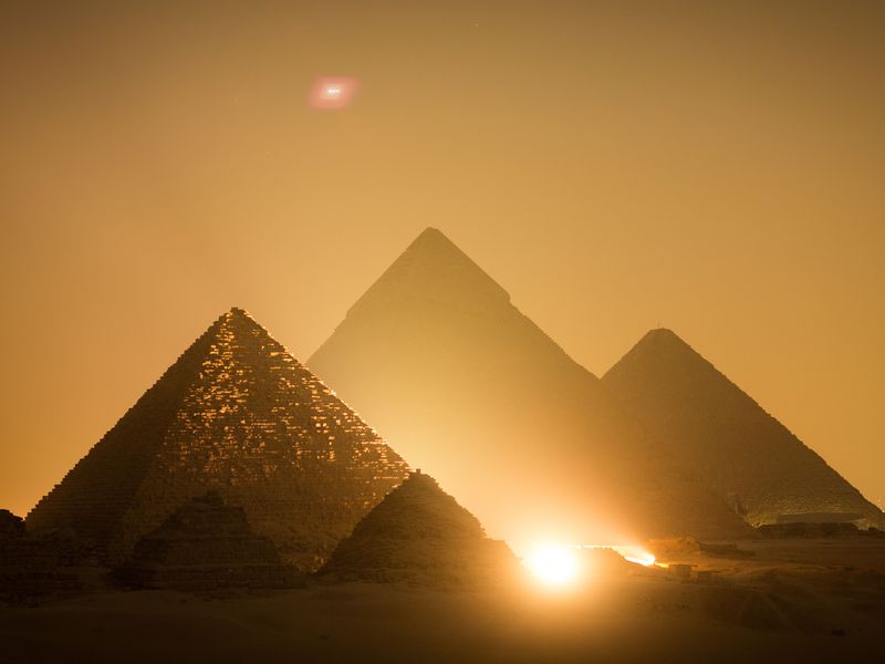 An Ancient Papyrus Reveals How The Great Pyramid of Giza Was Built ...