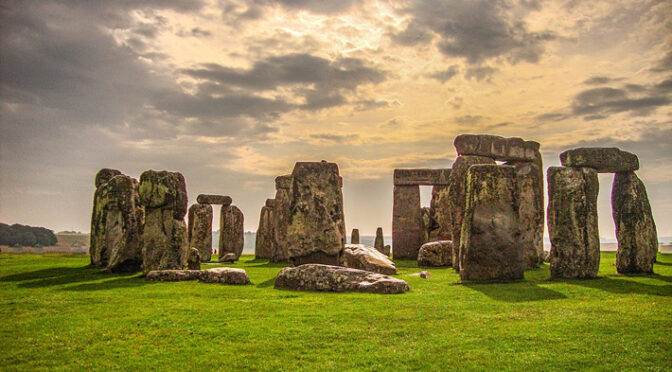 Archaeologists unearth bronze age graves at Stonehenge tunnel site ...