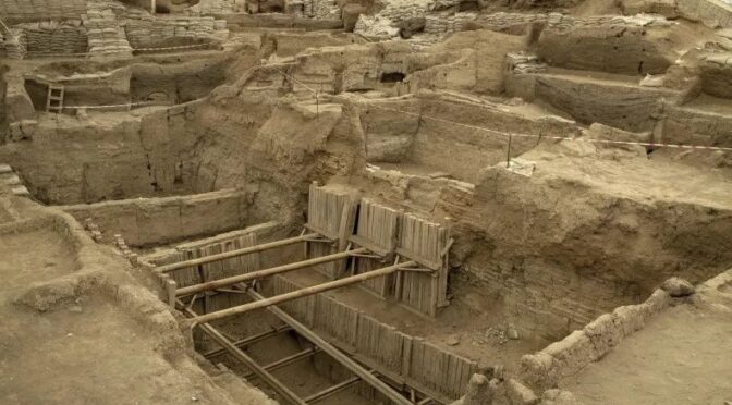 Hundreds of Skeletons Unearthed at World's Oldest City Show How ...