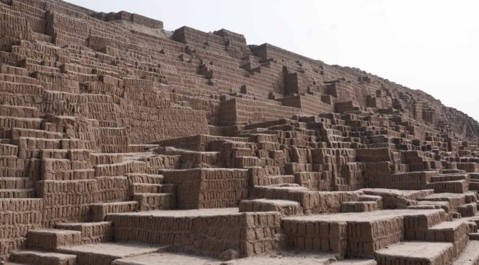 Chinese Skeletons Found in Ancient Peruvian Pyramid | ARCHAEOLOGY WORLD