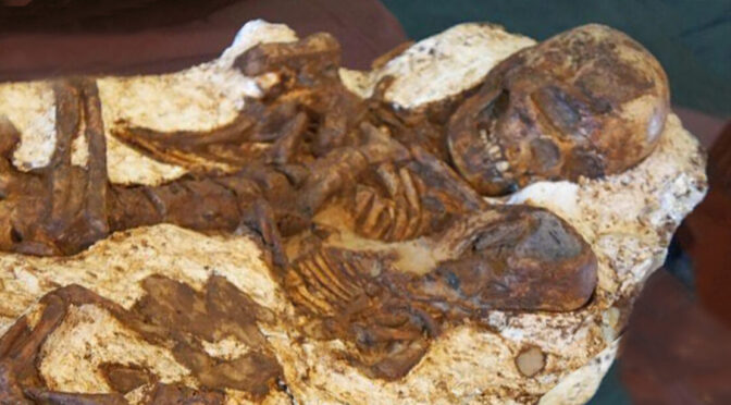Mother Found Still Cradling Baby After 4,800 Years | ARCHAEOLOGY WORLD