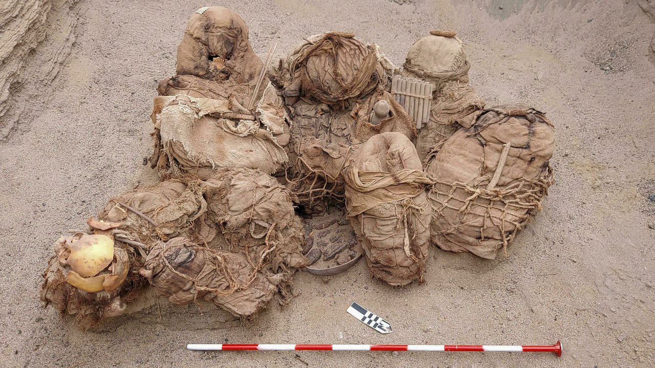 Gas pipe workers find 800-year-old bodies in Peru | ARCHAEOLOGY WORLD