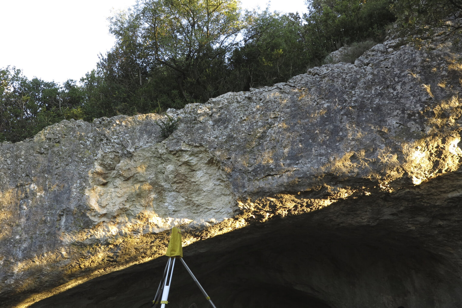 French cave tells a new story about Neanderthals, early humans ...