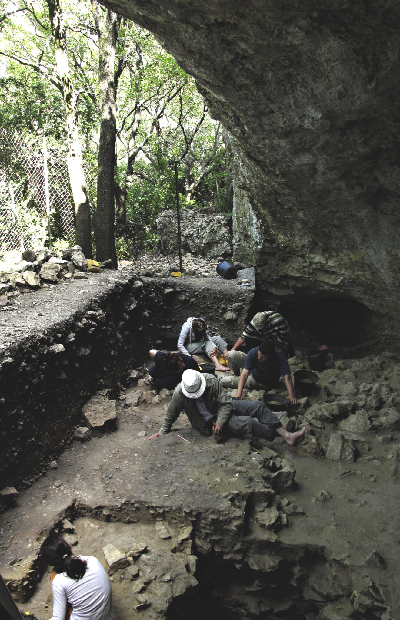 French cave tells a new story about Neanderthals, early humans