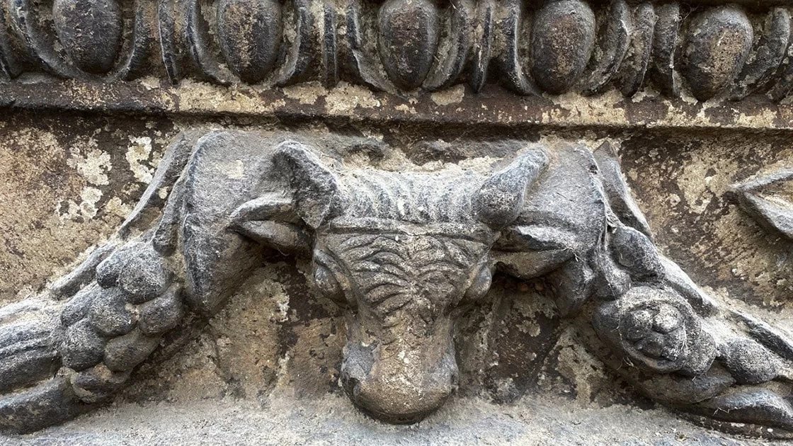 During the demolition work, a 2,500-year-old bull heads alto relievo ...
