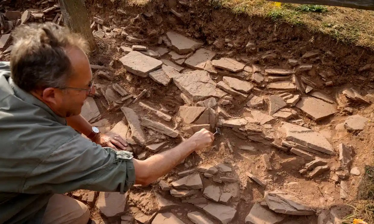 ARCHAEOLOGY WORLD