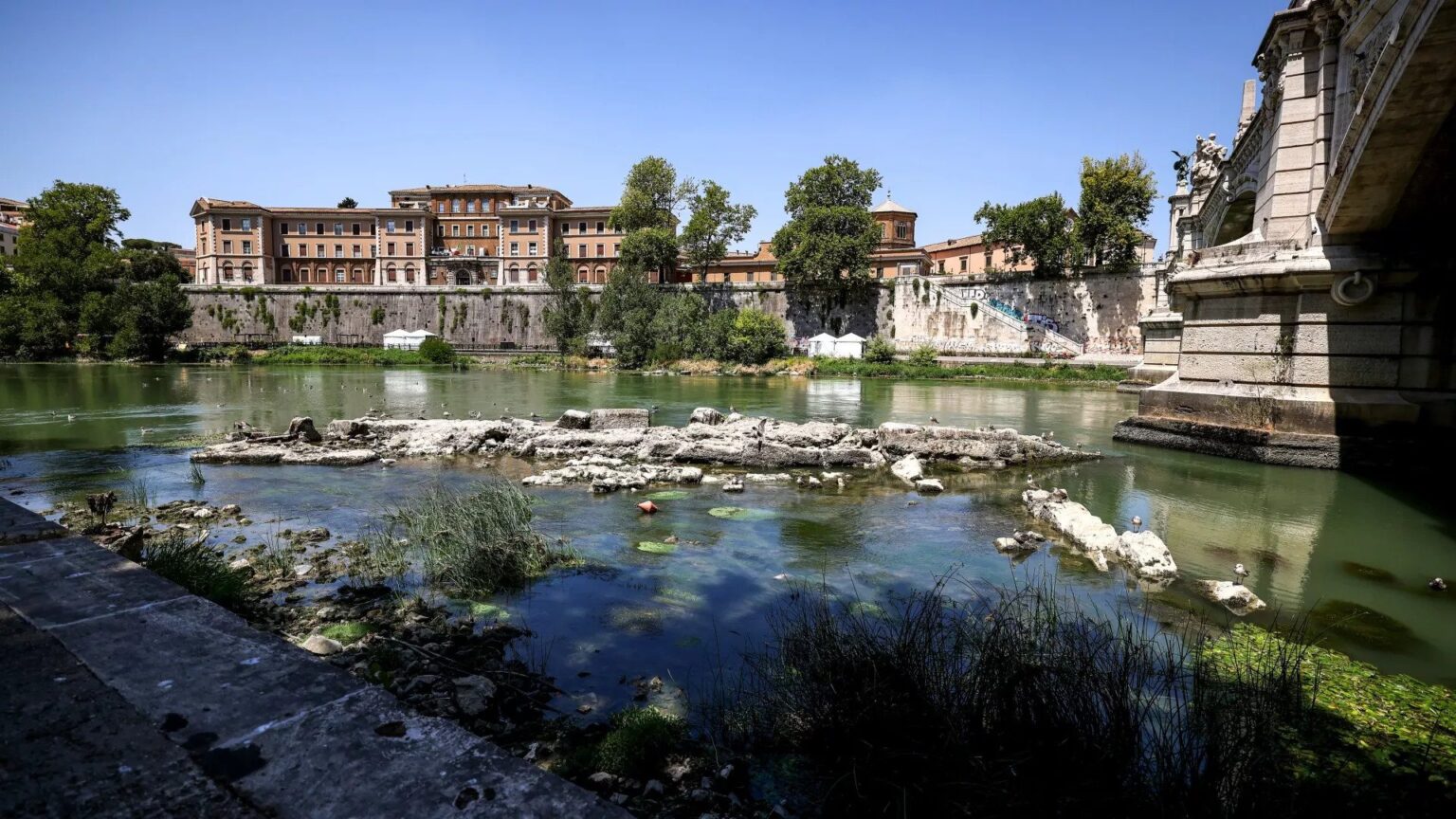 Severe Drought Unveils Ruins of Hidden Ancient ‘Bridge of Nero’ in Rome ...