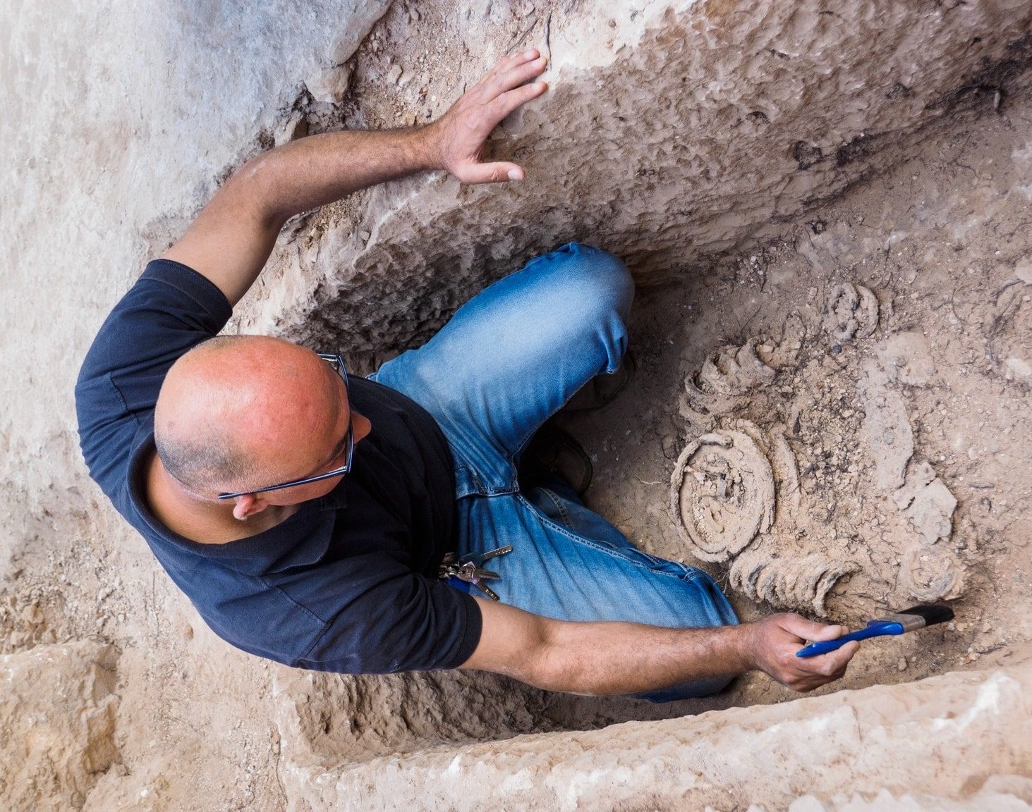 Byzantine monk chained with iron rings unearthed near Jerusalem ...